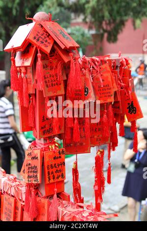 Image of several Chinese red envelopes ('lai see' in Cantonese and ...