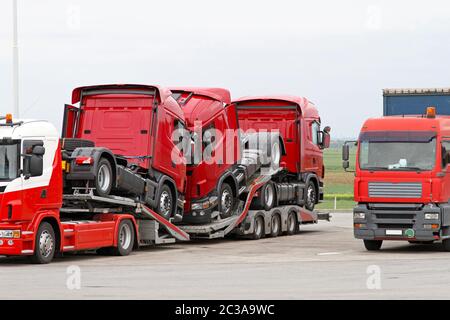 Transporting new red semi trucks at lorry Stock Photo - Alamy