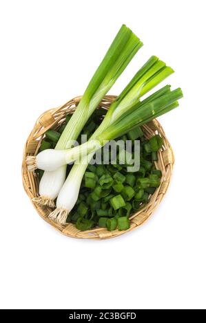 Allium cepa. Shallots in a basket Stock Photo - Alamy