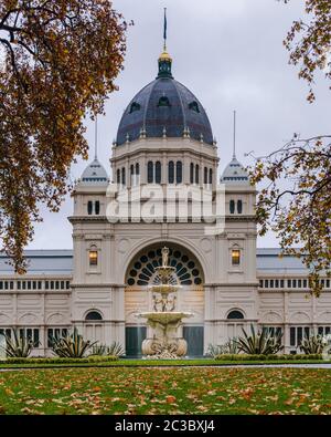 The Melbourne Museum, Carlton Gardens, Melbourne, Australia Stock Photo ...