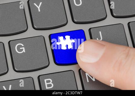 Computer keyboard with puzzle key Stock Photo - Alamy