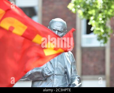 Vladimir Lenin (1870-1924), waving to crowd from train in St ...