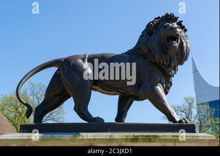 Lion Statue In Forbury Gardens, Reading, Berks Stock Photo - Alamy