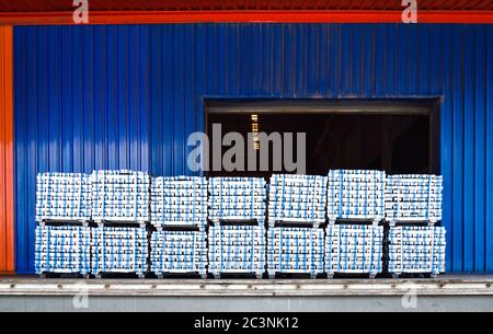 Forklift stuffing aluminum ingot into a container. Aluminum ingot ...