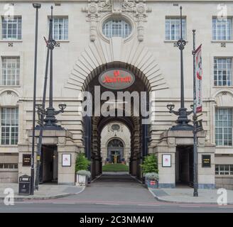 Marriott Hotel Westminster Bridge London Stock Photo - Alamy