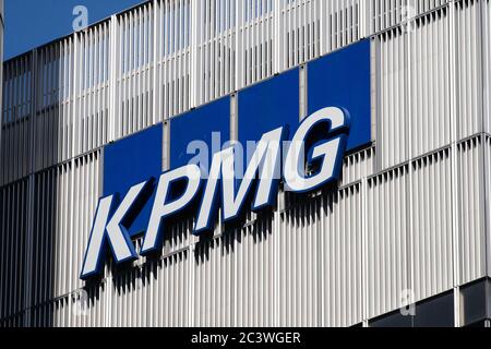 KPMG General View GV at 15 Canada Square, Canary Wharf, London Stock ...