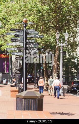 Downtown Portland direction signs - PORTLAND - OREGON - APRIL 16, 2017 ...