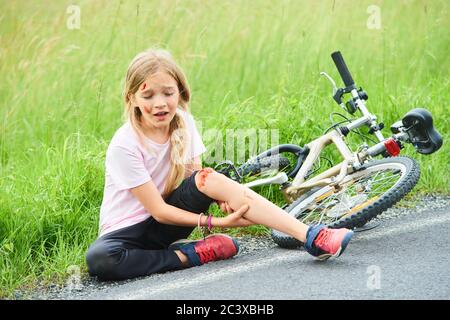 wound on the leg, Injuries from falling Stock Photo - Alamy