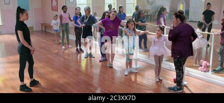 FEEL THE BEAT, from left: Sofia Carson, Wolfgang Novogratz, 2020. ph ...