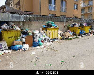 Dirty, garbage, containers, street, buildings Stock Photo - Alamy