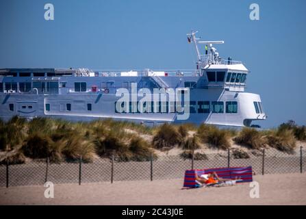 Scandlines hybrid ferry COPENHAGEN with installed Norsepower Rotor Sail ...