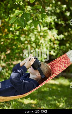 Girl wearing virtual reality glasses Stock Photo - Alamy