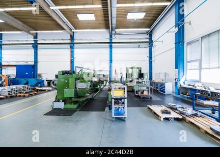 Machinery in factory shop floor Stock Photo - Alamy