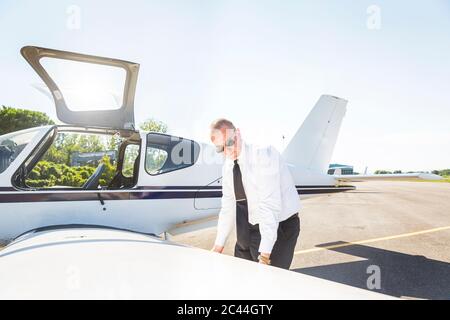 Pilot doing pre flight inspection on his sports plane Stock Photo - Alamy