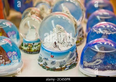Gift shop in Zermatt, Switzerland Stock Photo - Alamy