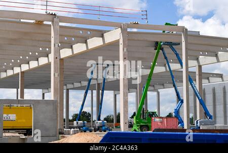 25 June 2020, Saxony, Meerane: In a new production hall Nicole Schwabe ...