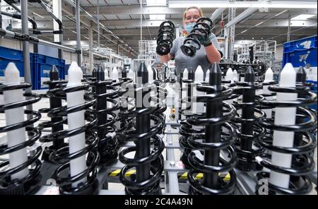 25 June 2020, Saxony, Meerane: In a new production hall Nicole Schwabe ...