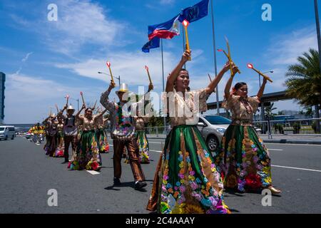 Traditional dancers Manila Philippines Stock Photo - Alamy