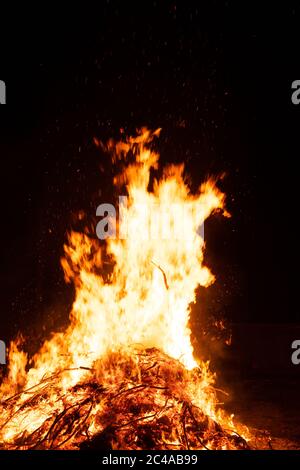Top of a bonfire burning in the night Stock Photo - Alamy
