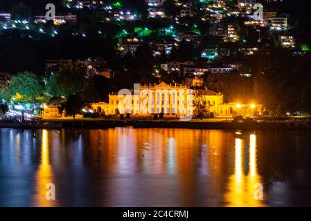Lake Como, the city and its monuments, at night Stock Photo - Alamy