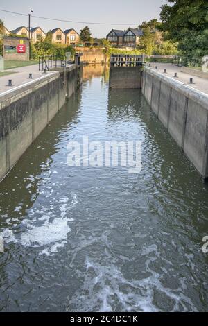 hampstead lock on the river medway at Yalding Kent Stock Photo - Alamy