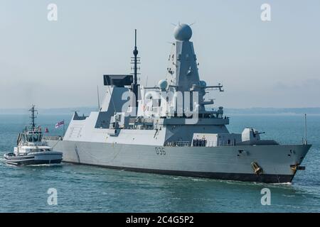 SAMPSON Radar defence mast on Royal Navy Type 45 destroyer HMS Dragon ...