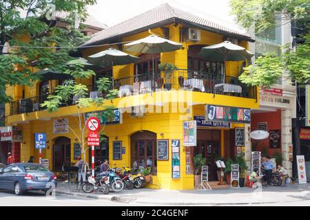 A street corner in Ho Chi Minh City, Vietnam Stock Photo - Alamy