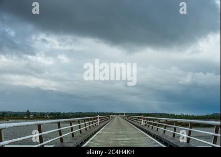 ROAD BRIDGE OVER HAAST RIVER SOUTH ISLAND NEW ZEALAND Stock Photo - Alamy