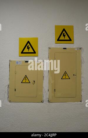 Electrical risk signal for use within the workplace Stock Photo - Alamy