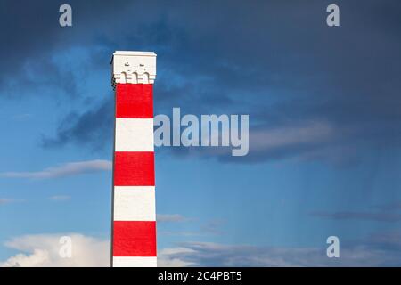 The Gribbin Daymark Tower at Gribbin Head on the South West Coast path ...