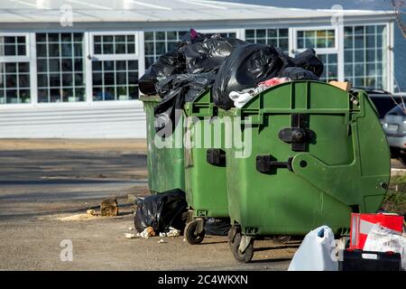 Garbage bin, trash can, overfilled with cardboard packaging Stock Photo ...