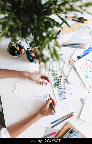 Hands of a woman drawing with colored markers at home Stock Photo - Alamy