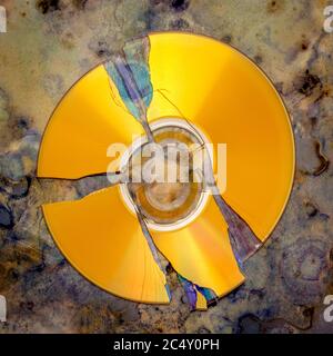 Broken cd rom Stock Photo - Alamy