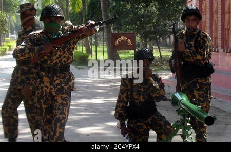 The rebel BDR, Bangladesh Rifles, soldiers take position with heavy ...