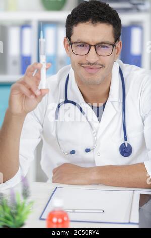 Shirtless muscular man injecting steroids in the gym Stock Photo - Alamy