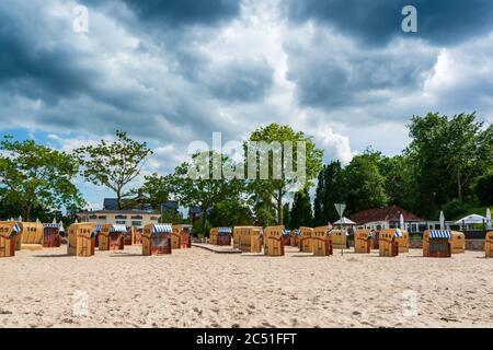 Der Badestrand von Heikendorf Möltenort an der Ostsee in der Kieler ...
