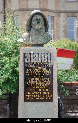 The statue of Henry Blogg, coxswain of the Cromer Lifeboat between 1909 ...