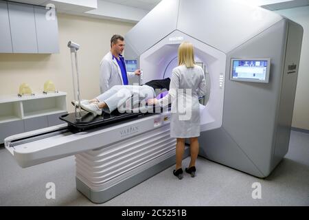 Cancer treatment using radiotherapy Stock Photo - Alamy