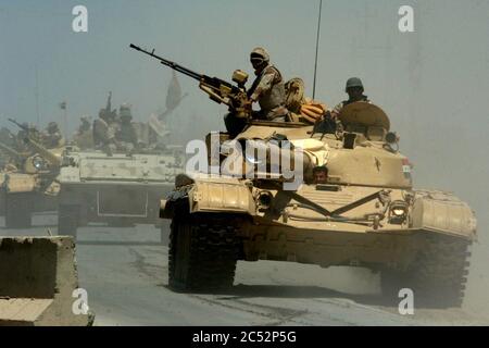 Iraqi T-72 tanks from Iraqi Army Brigade Stock Photo - Alamy