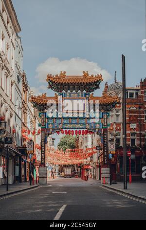 Ornamental Qing Dynasty design Chinatown Gate, Wardour Street, Soho, London W1 Stock Photo - Alamy