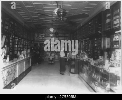 Interior view of the Peoples Drug Store located at 15th and G Street in ...
