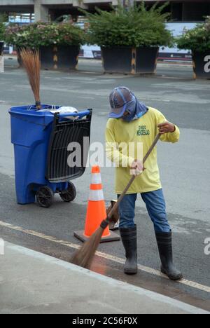 Road Sweeper in Manila, Philippines Stock Photo - Alamy