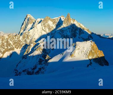 Climbers on the Dome de Rochefort, path to the Grandes Jorasses, Mont ...