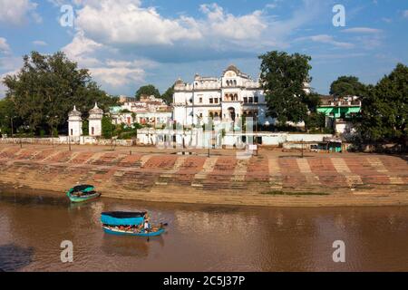 Chitrakoot, Madhya Pradesh, India : A boatman rows past a large Hanuman ...