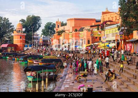 Chitrakoot, Madhya Pradesh, India : A large group of people stands ...
