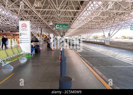 Drop off area parking terminal bus departures Stock Photo - Alamy