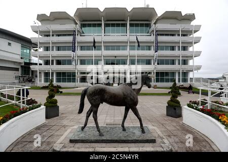Race Horse Statue at the Grandstand in Epsom Downs Stock Photo - Alamy