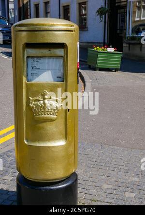 Gold painted postbox celebrates Andy Murray's Olympic gold medal win ...