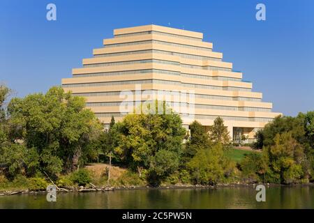 Ziggurat Building in Sacramento, California, USA Stock Photo - Alamy