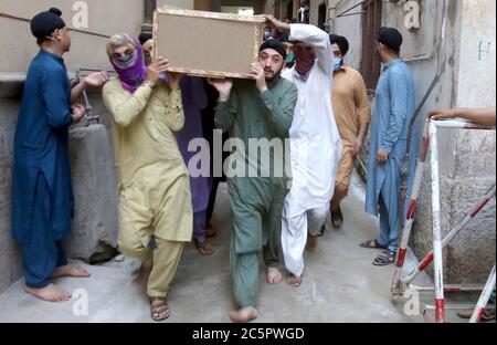 Sikh Funeral Coffin In Gurdwara People Praying Stock Photo - Alamy